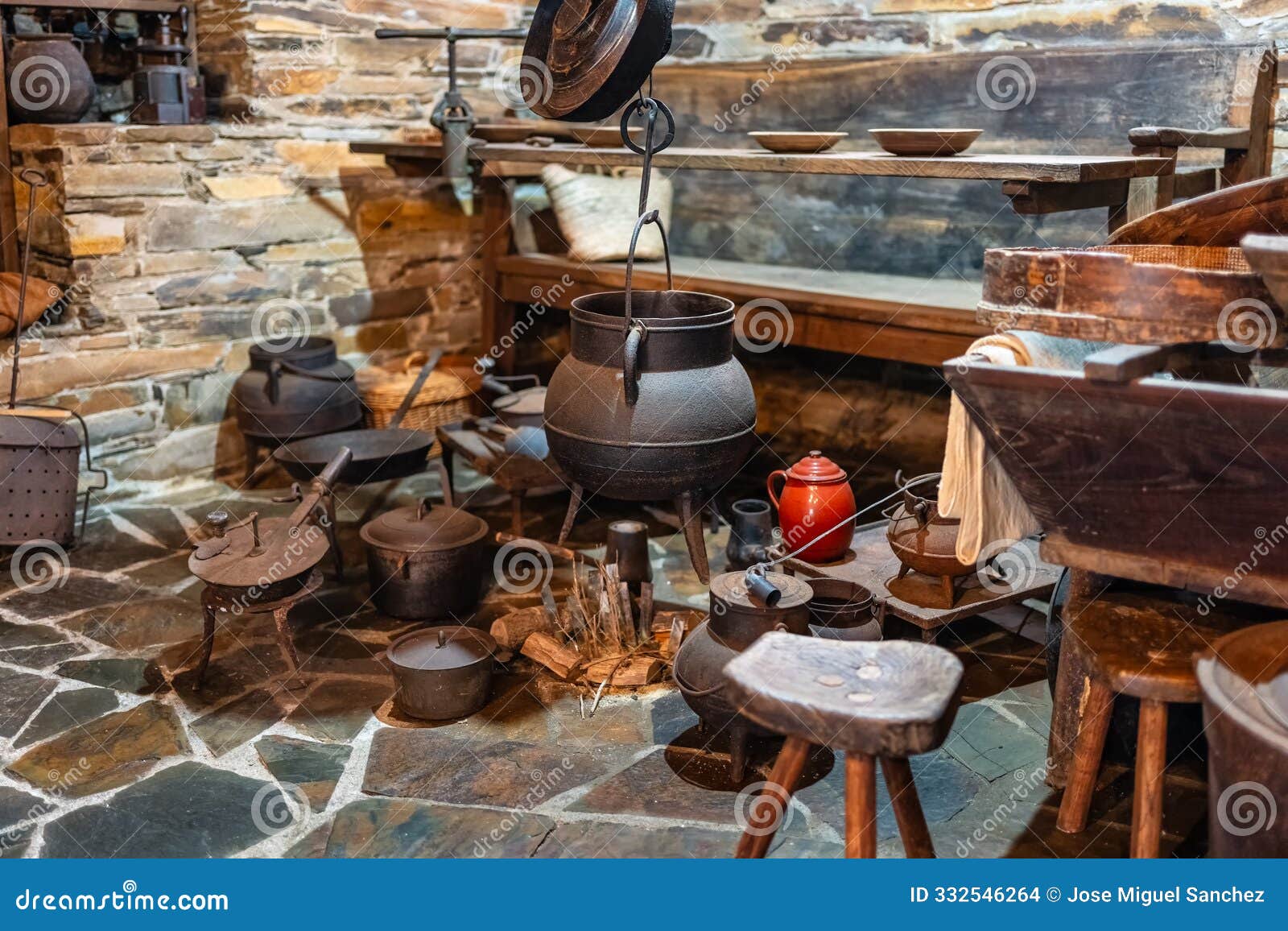 Different Vintage Items Used in the Kitchens of the Old Towns of Spain ...