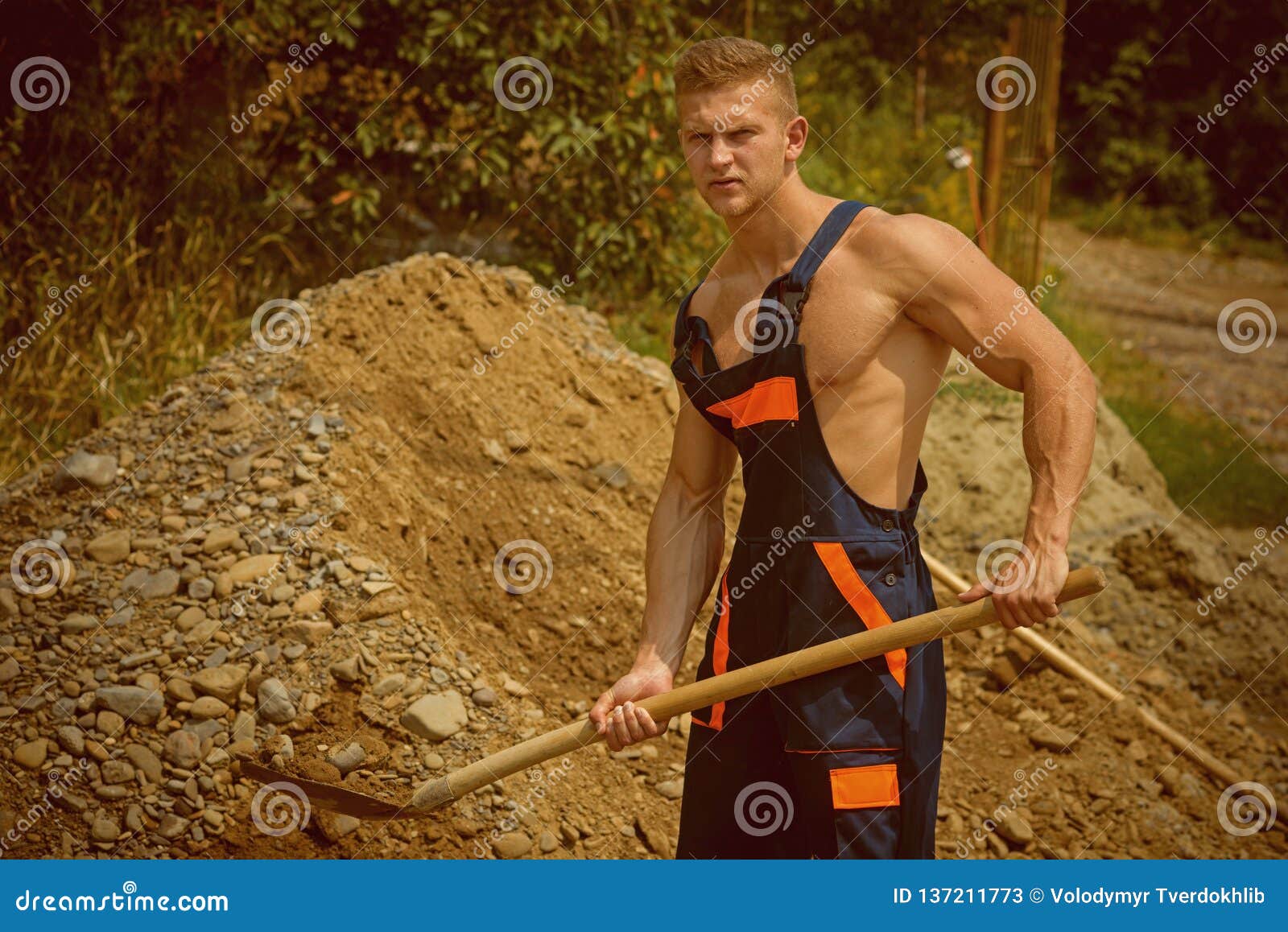 Digger Concept. Manual Digger Man with Shovel. Digger Dig Ground Stock ...