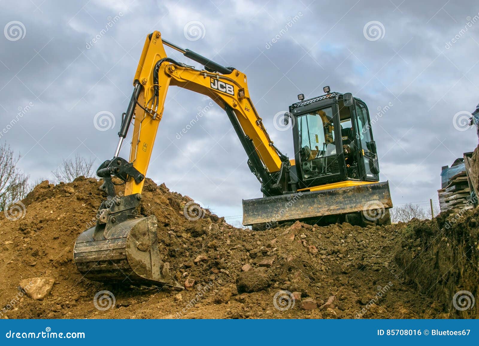 A Digger Tipping Soil Into A Site Dumper Truck Editorial Image ...