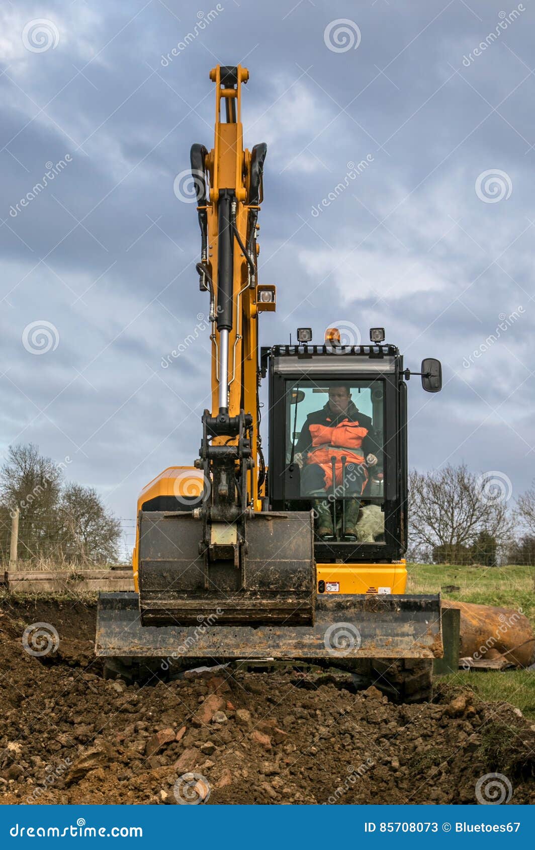 A Digger Tipping Soil Into A Site Dumper Truck Editorial Image ...