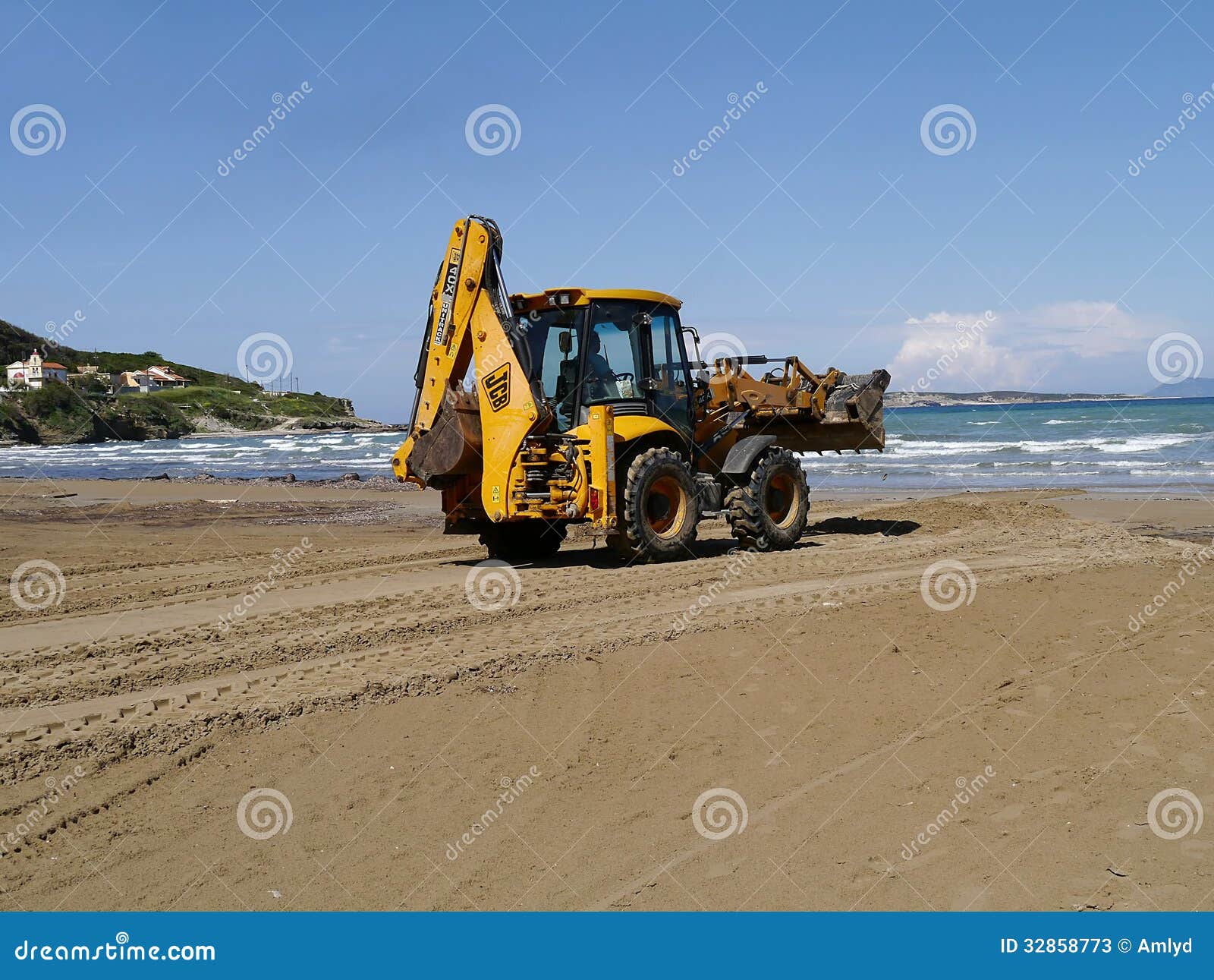 Digger Shovel Cleaning Beach Editorial Stock Photo - Image of rubbish ...