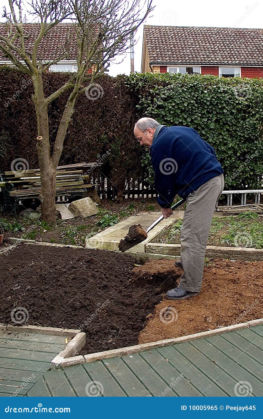 Digging the garden stock image. Image of hobbies, digging - 10005965