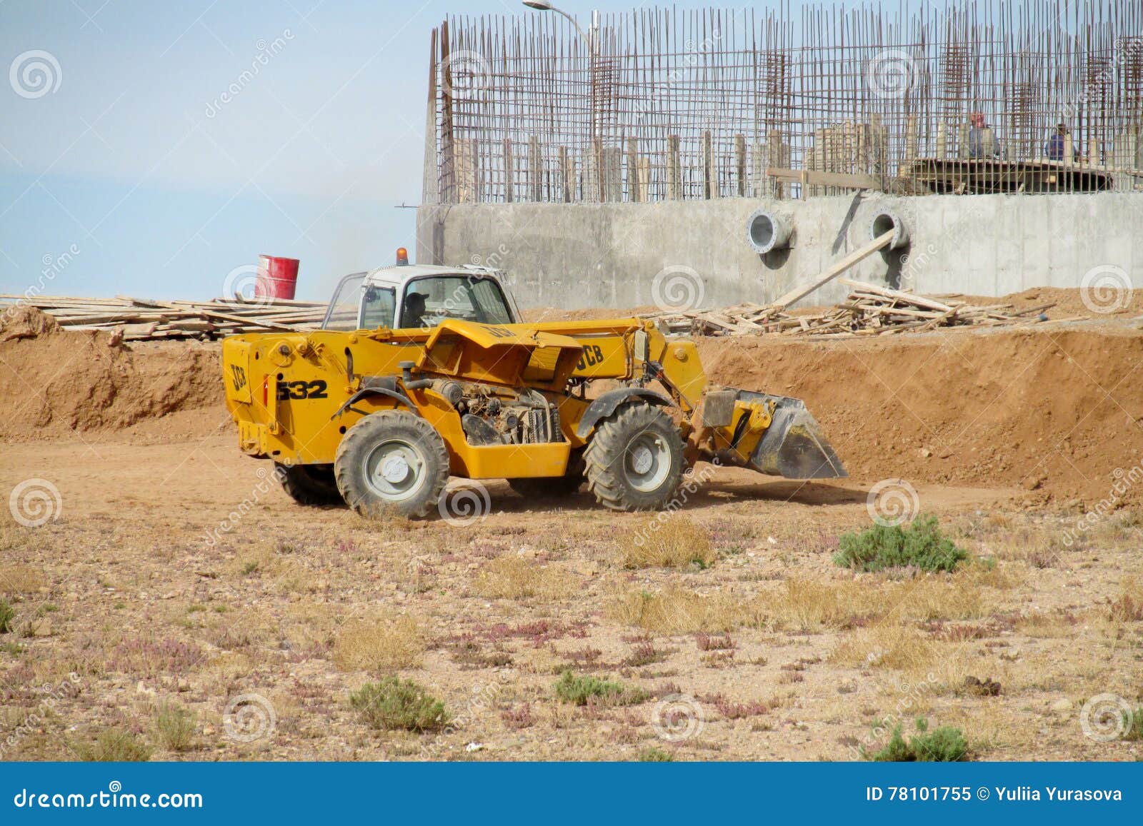 Digging machine working editorial image. Image of crawler - 78101755