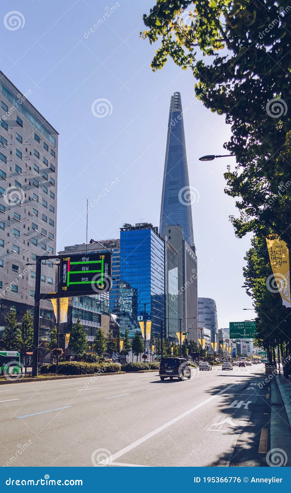 Digital Board with Crosssections and Traffic Jams in Seoul Editorial ... Digital Board with Crosssections and Traffic Jams in Seoul Editorial ...