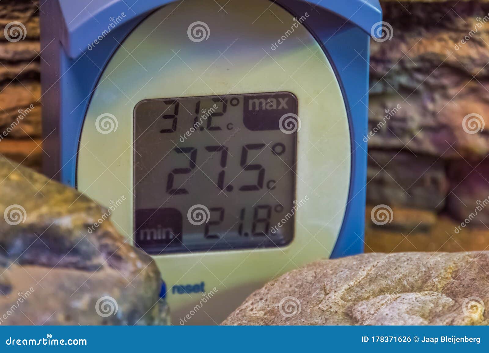 Digital Climate Control Thermometer for Tropical Pet Keeping in a ...