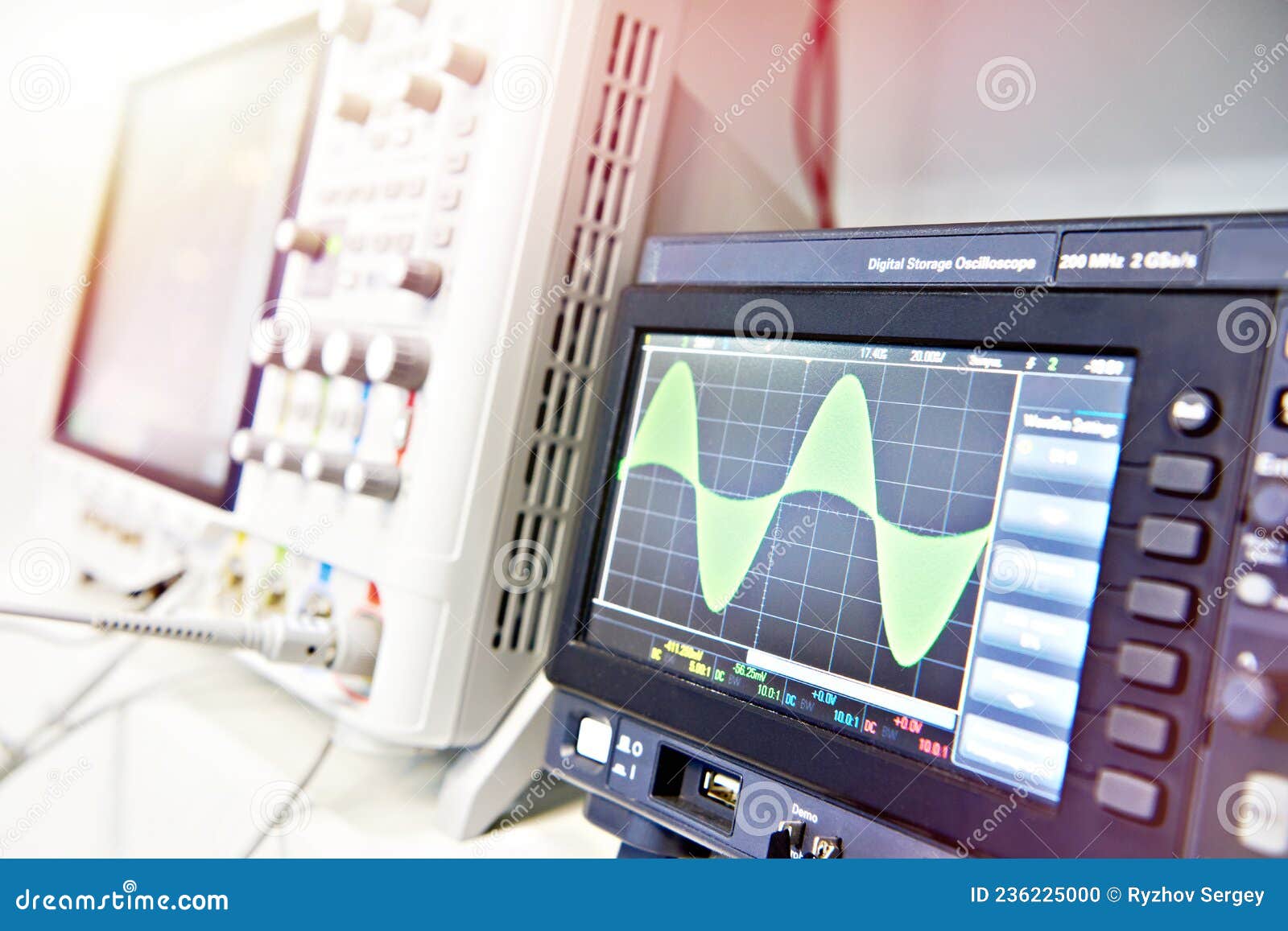 Digital Storage Oscilloscope Stock Photo - Image of laboratory, sine ...