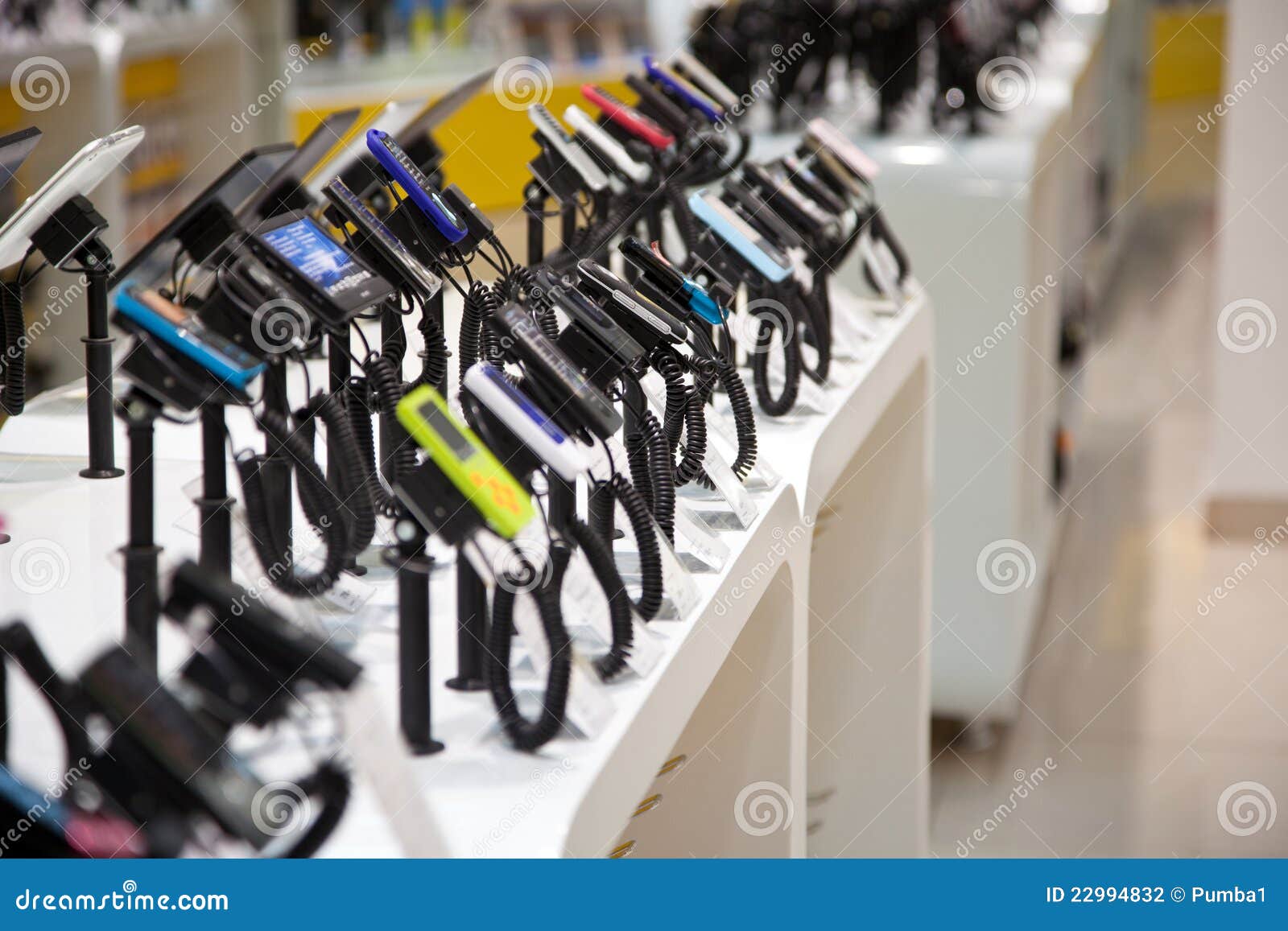 Digitale Gadget En Telefoon in Elektronische Opslag Stock Foto - Image ...