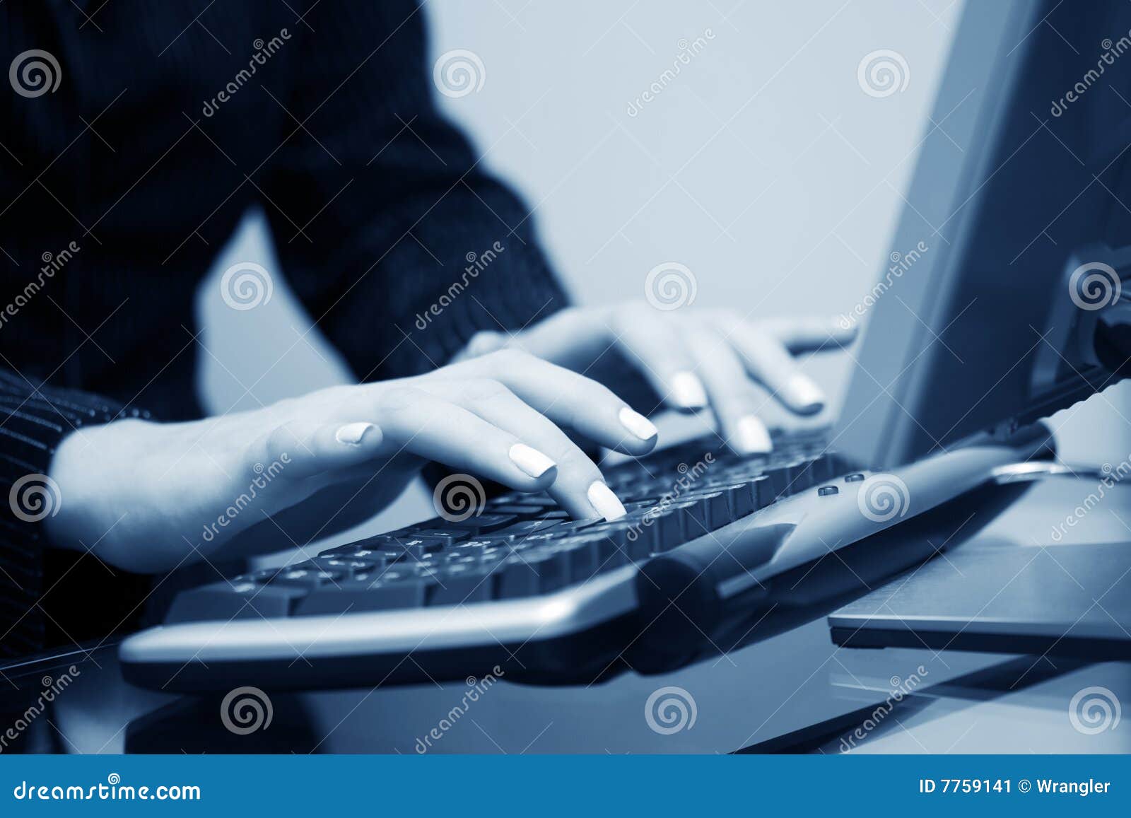 Digitare. immagine stock. Immagine di comunicazione, informazione - 7759141