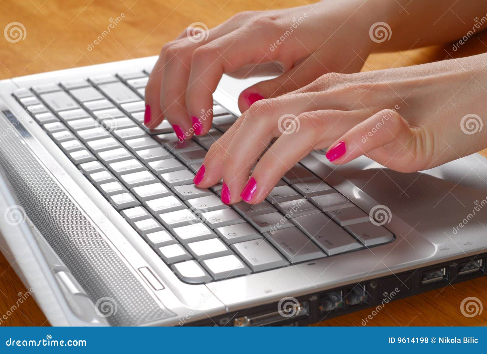 Digitare fotografia stock. Immagine di braccio, operaio - 9614198