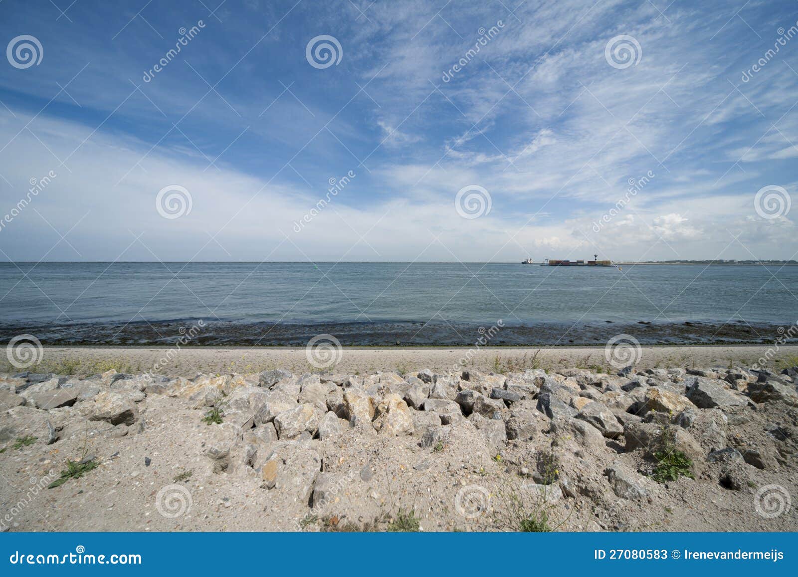 Digue et eau de mer image stock. Image du accessible - 27080583