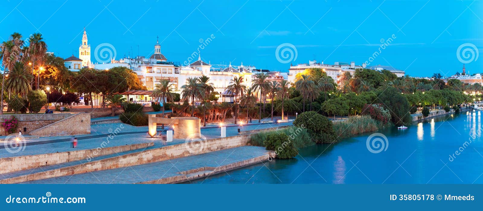 Dijk De Rivier Van Van Sevilla, Guadalquivir, Spanje Stock Foto - Image ...