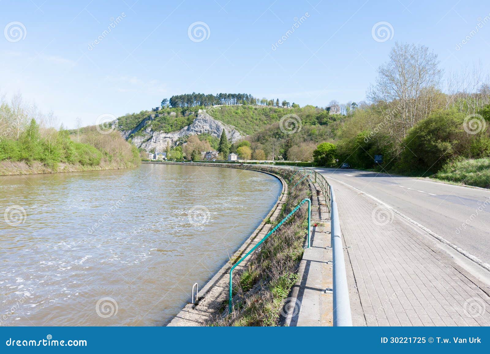 Dijk Van De Rivier Meuse in België Stock Afbeelding - Image of nave ...