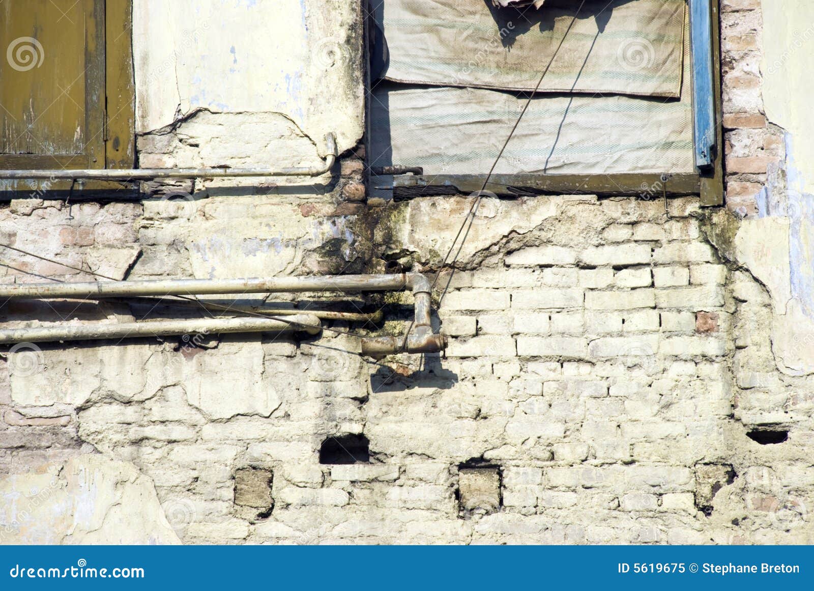 Dilapidated Building stock image. Image of rundown, brick - 5619675