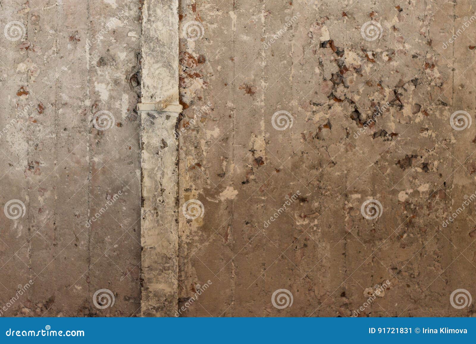 A dilapidated concrete wal stock image. Image of cement - 91721831