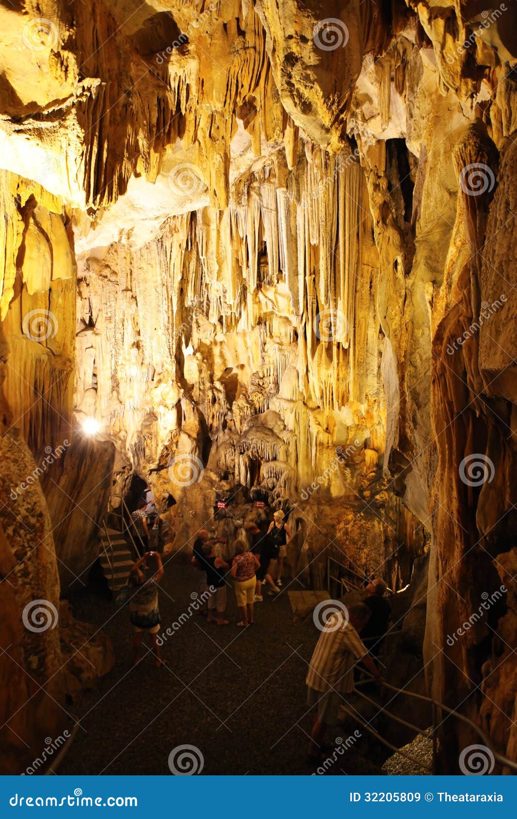 DIM CAVE editorial stock image. Image of tourism, geology - 32205809