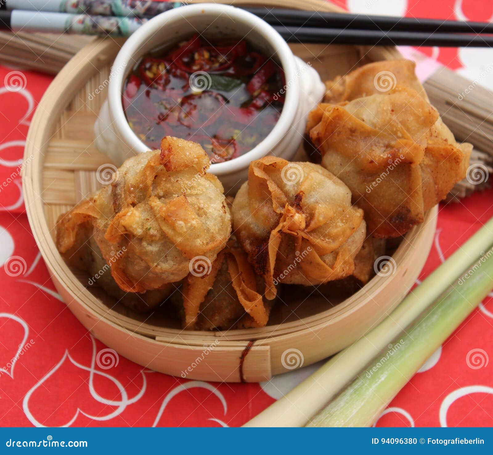 Dim Sum foto de archivo. Imagen de cerdo, salsa, chino - 94096380