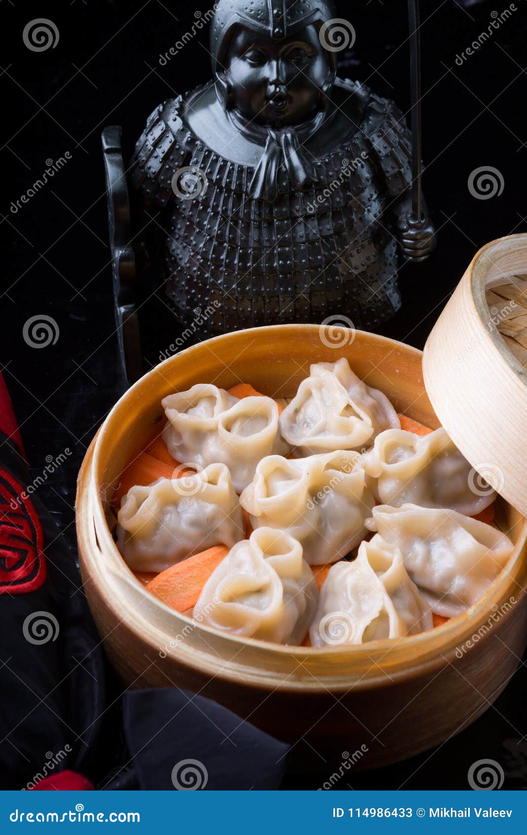 Dim sum in a steamer stock image. Image of meal, steamed - 114986433