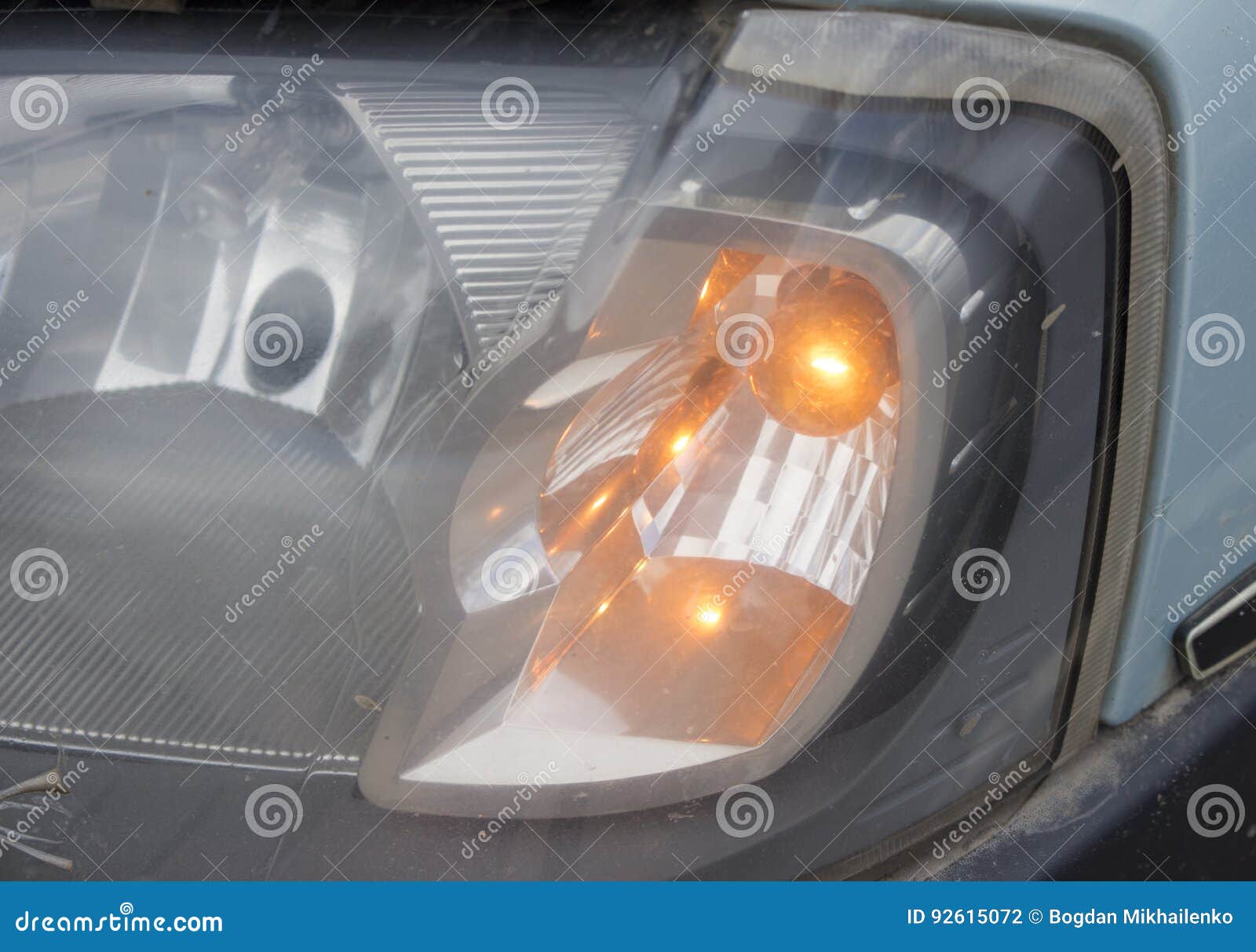 Dimensionale Koplampen En Achterlichten Van De Auto Stock Foto - Image ...
