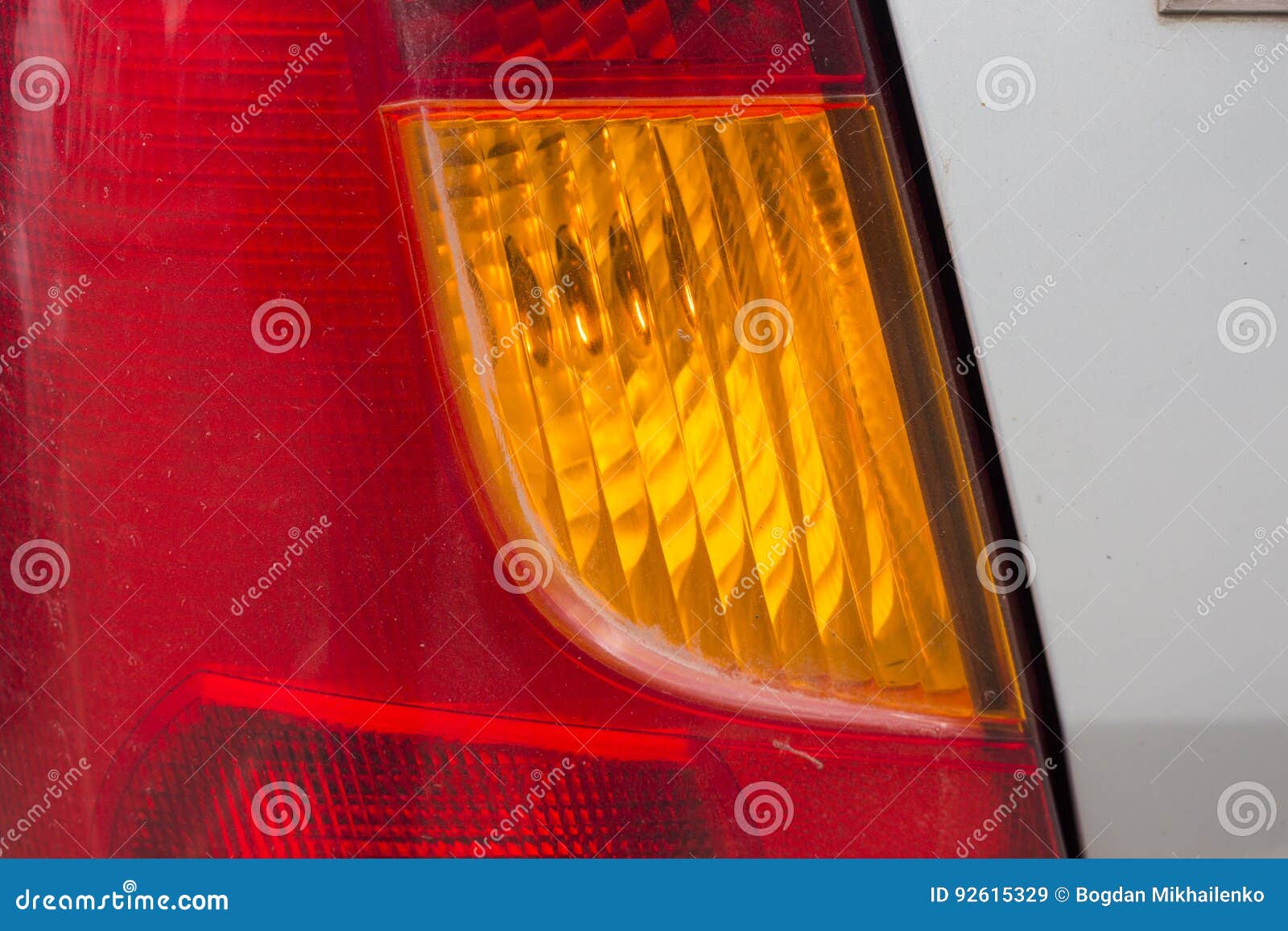 Dimensionale Koplampen En Achterlichten Van De Auto Stock Afbeelding ...