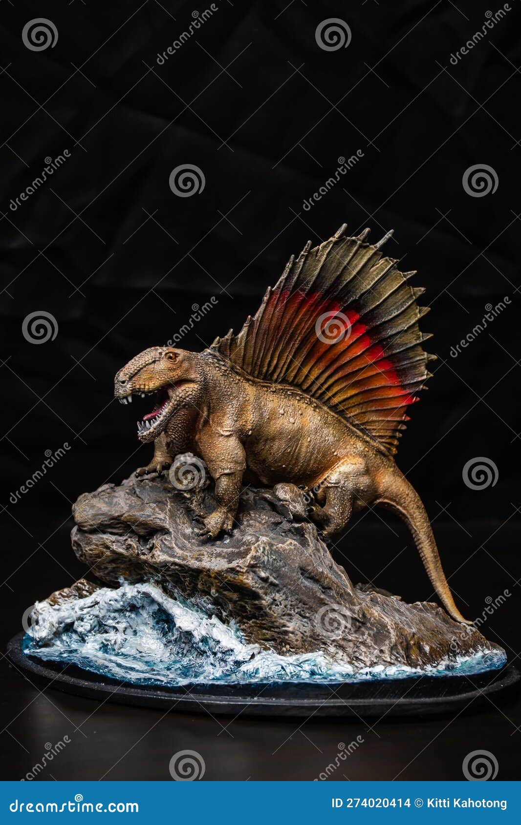 Dimetrodon Dinosaur in the Dark Stock Photo - Image of monster, growls ...