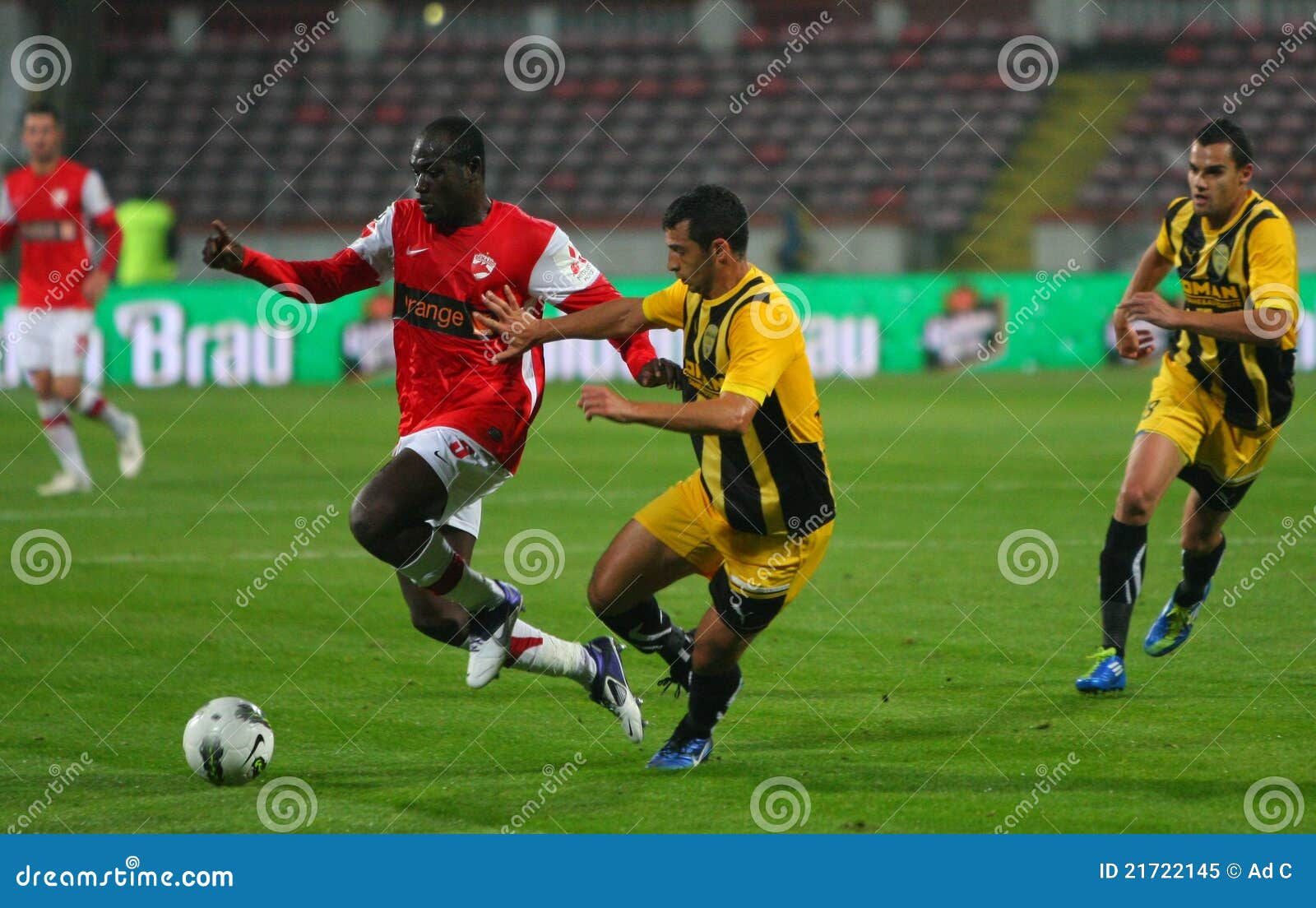 Dinamo Bucharest - FC Brasov Editorial Image - Image of group, cornel ...