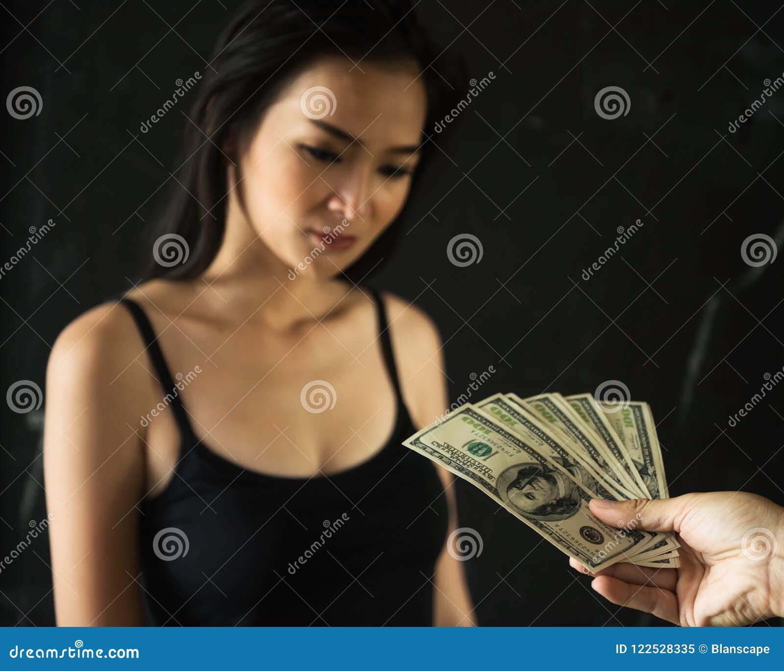 Dinero De La Paga Para El Sexo A La Prostituta Imagen De Archivo