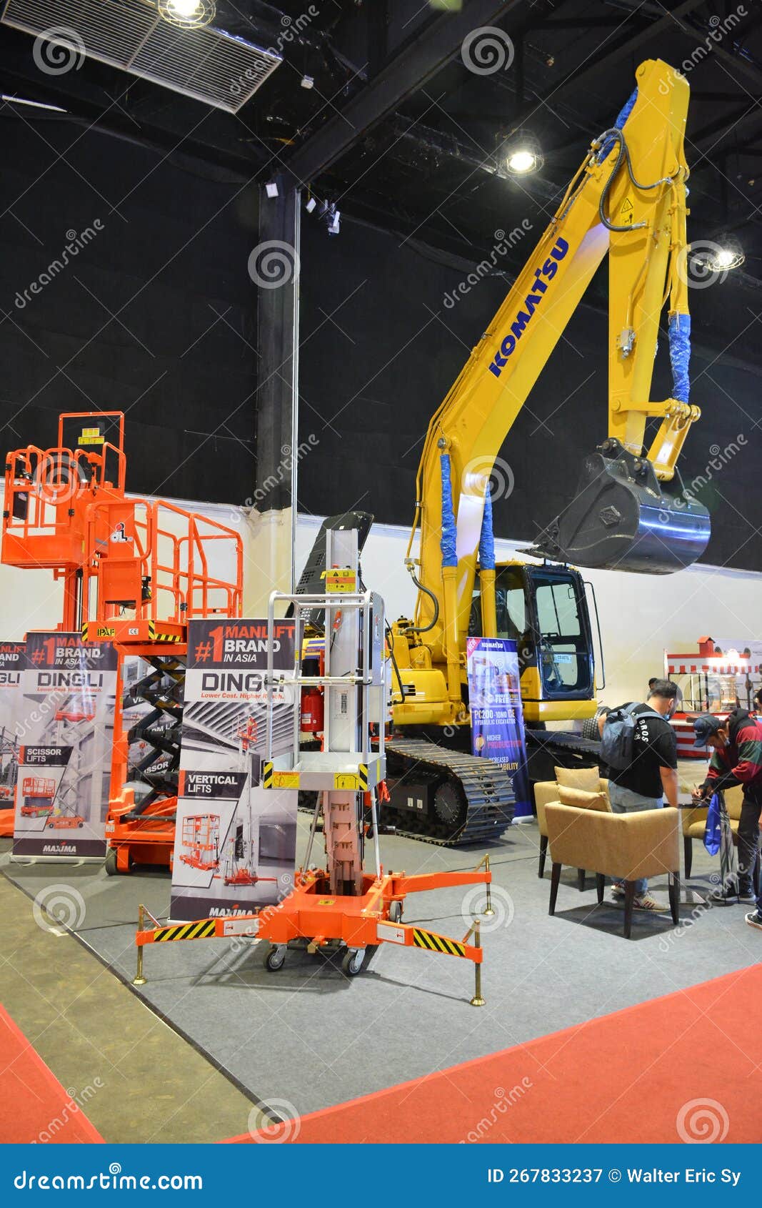 Dingli Vertical Lift Display at Philconstruct in Pasay, Philippines ...