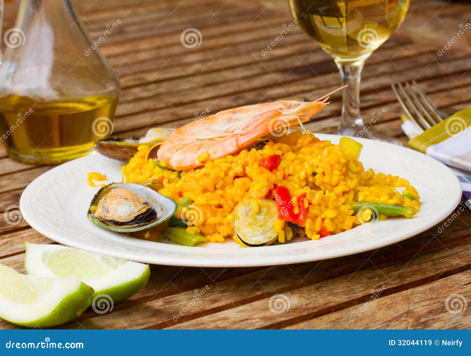 Dining with paella dish stock image. Image of marisco - 32044119