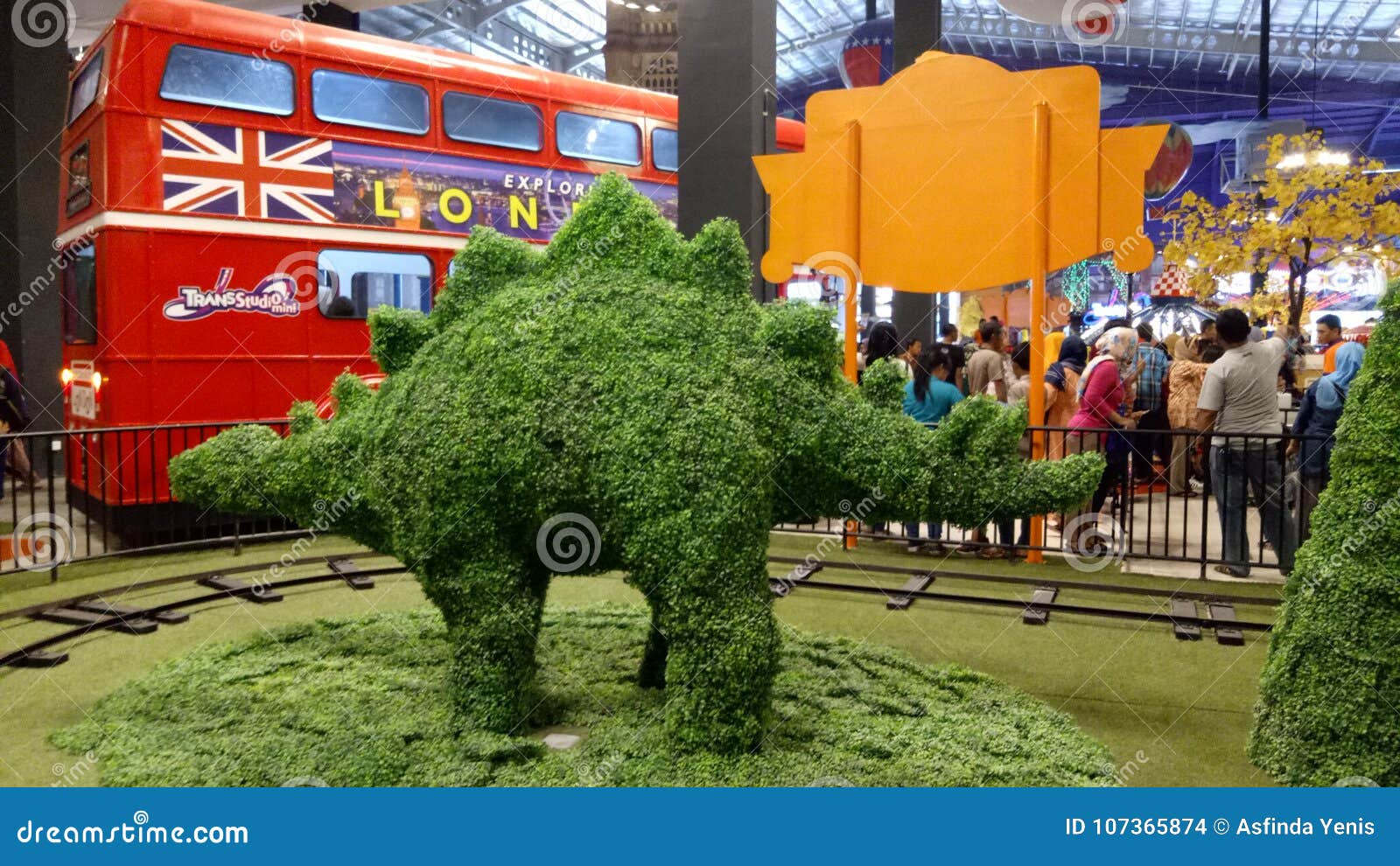 Fake Dino Skeleton Stock Photo | CartoonDealer.com #41153958