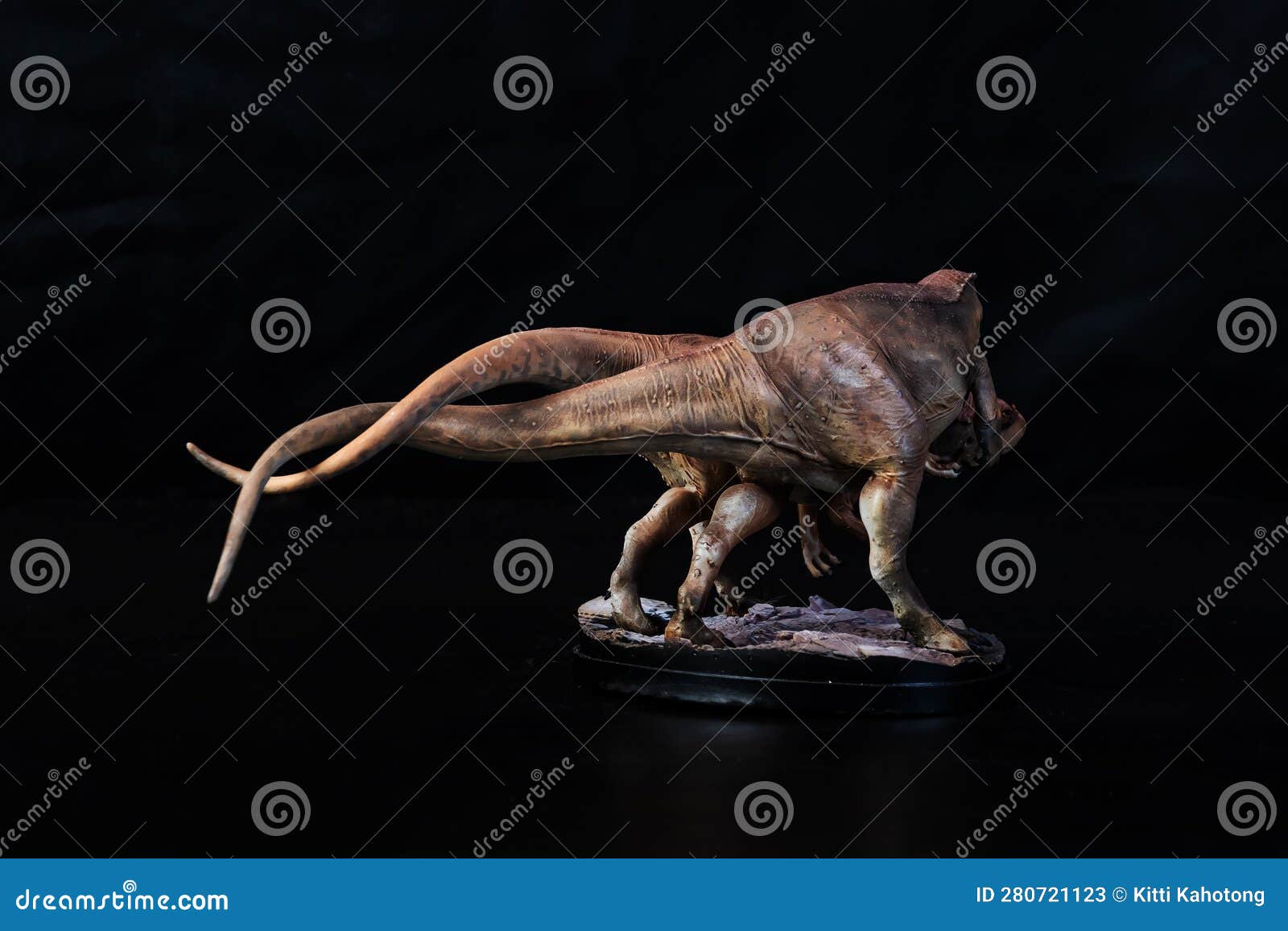 Dinosaur Allosaurus in the Dark Stock Image - Image of scary, size ...