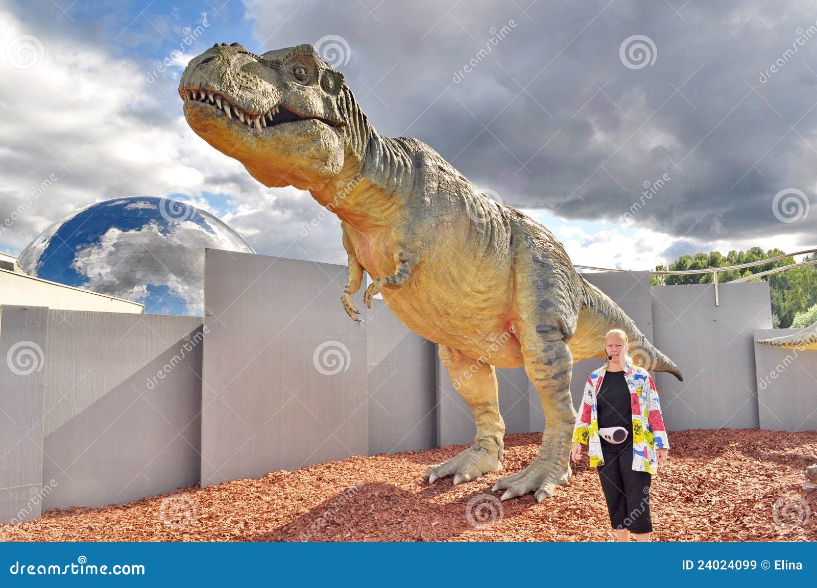 Dinosaur exhibition editorial stock image. Image of claw - 24024099