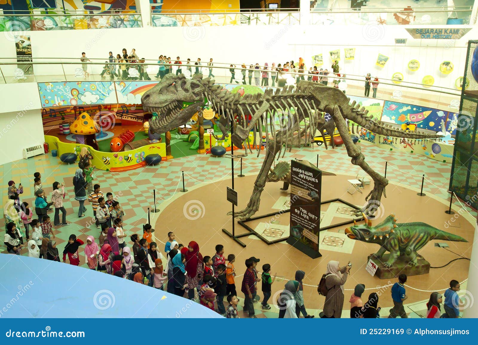 Dinosaurs Exhibition editorial stock image. Image of history - 25229169