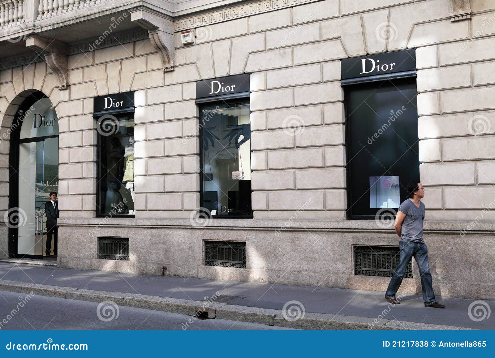 Dior store editorial stock photo. Image of brand, collection - 21217838