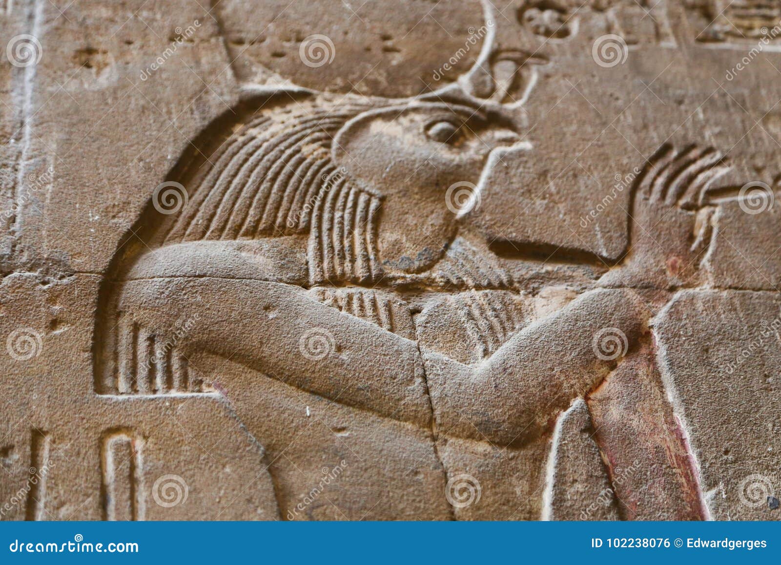 Dios egipcio Horus foto de archivo. Imagen de piedra - 102238076