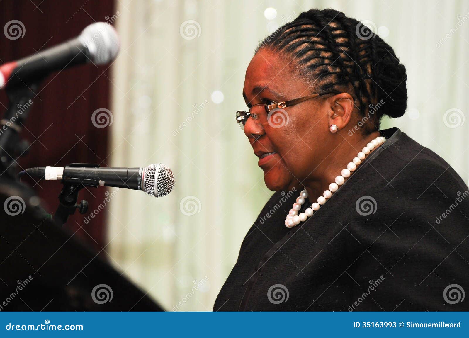 Dipuo Peters redaktionelles stockfoto. Bild von rede - 35163993