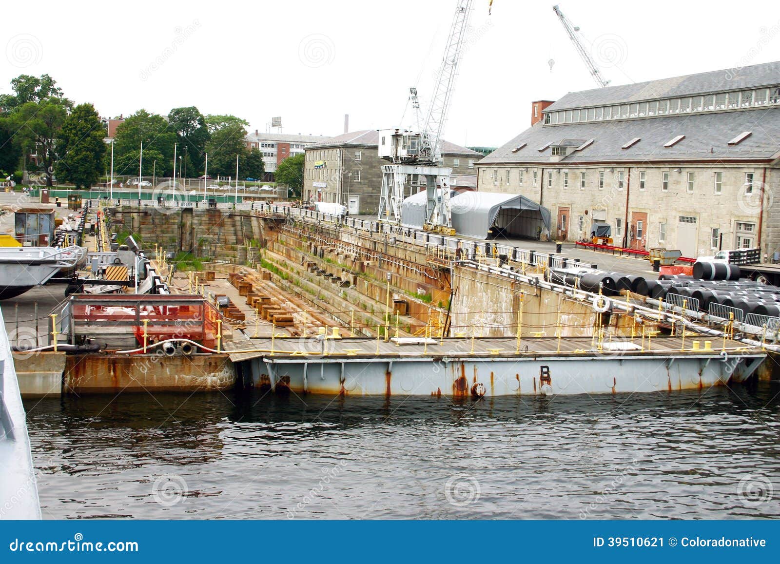 Dique Seco De La Yarda De La Nave Imagen de archivo - Imagen de ...