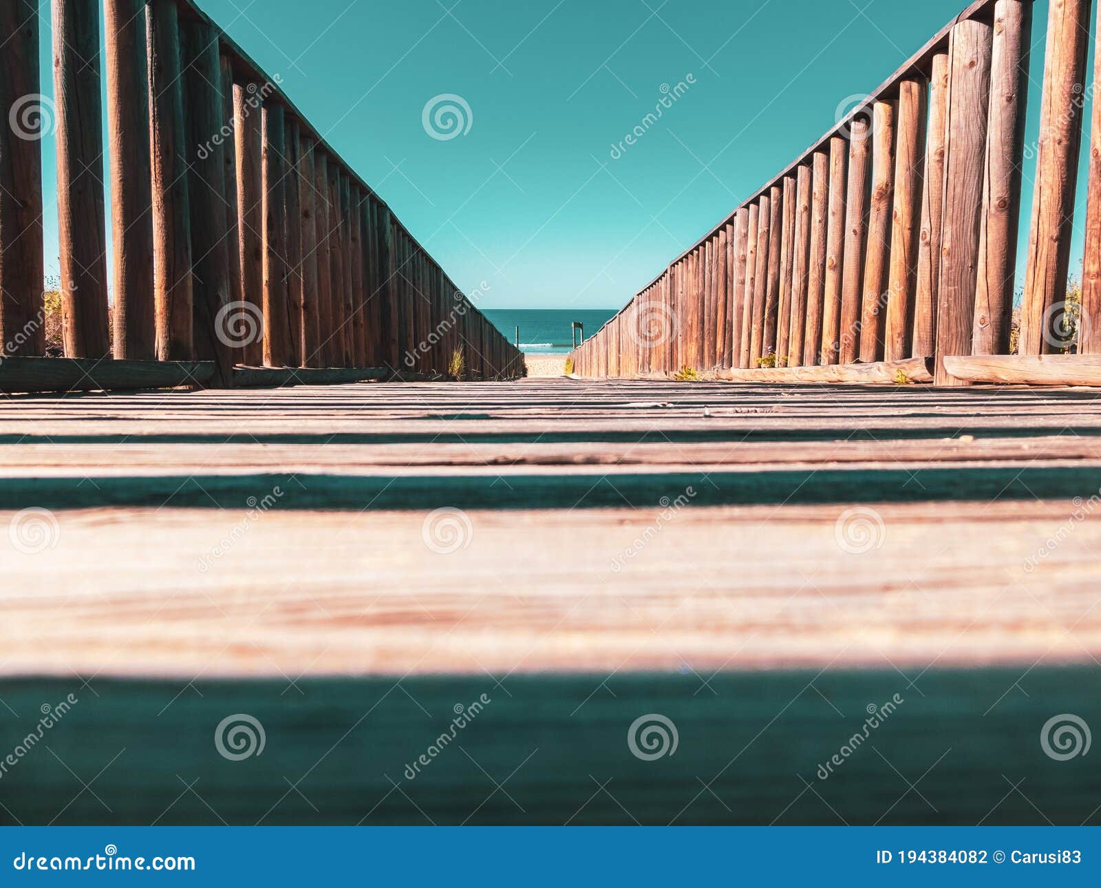 Directe weg naar de zee stock foto. Image of overzees - 194384082