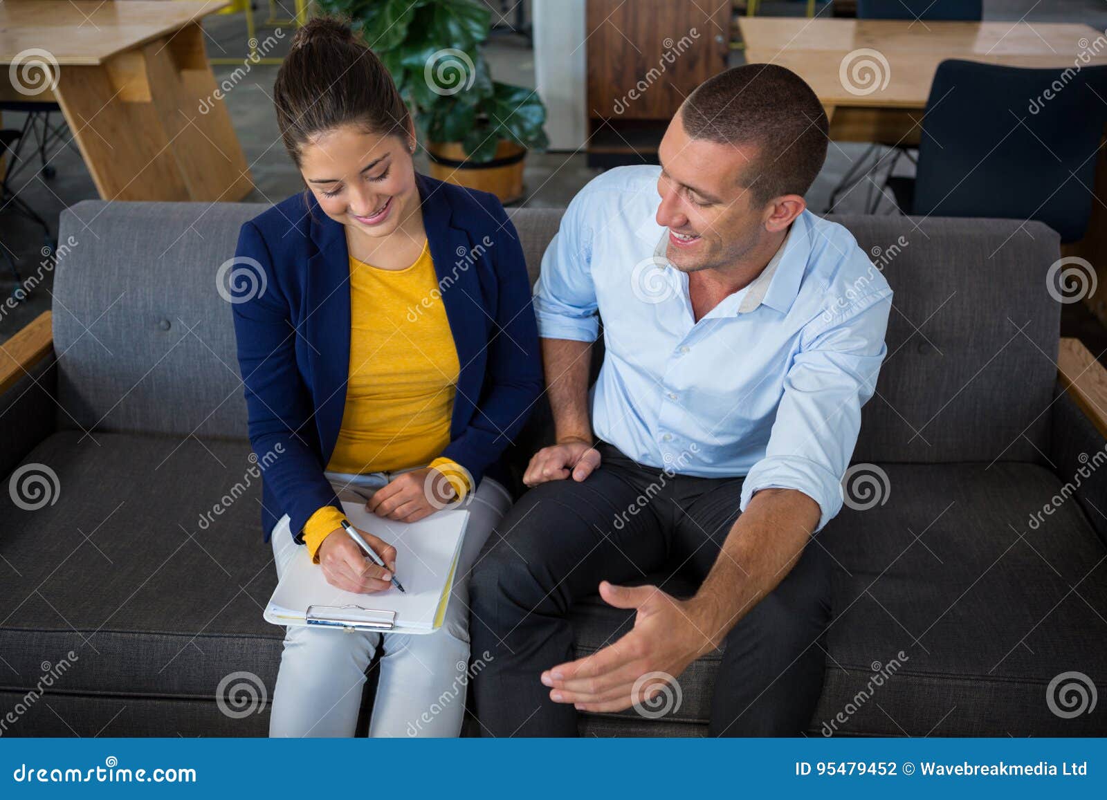 Directeuren Die Elkaar Op Elkaar Inwerken Stock Foto - Image of inhoud ...