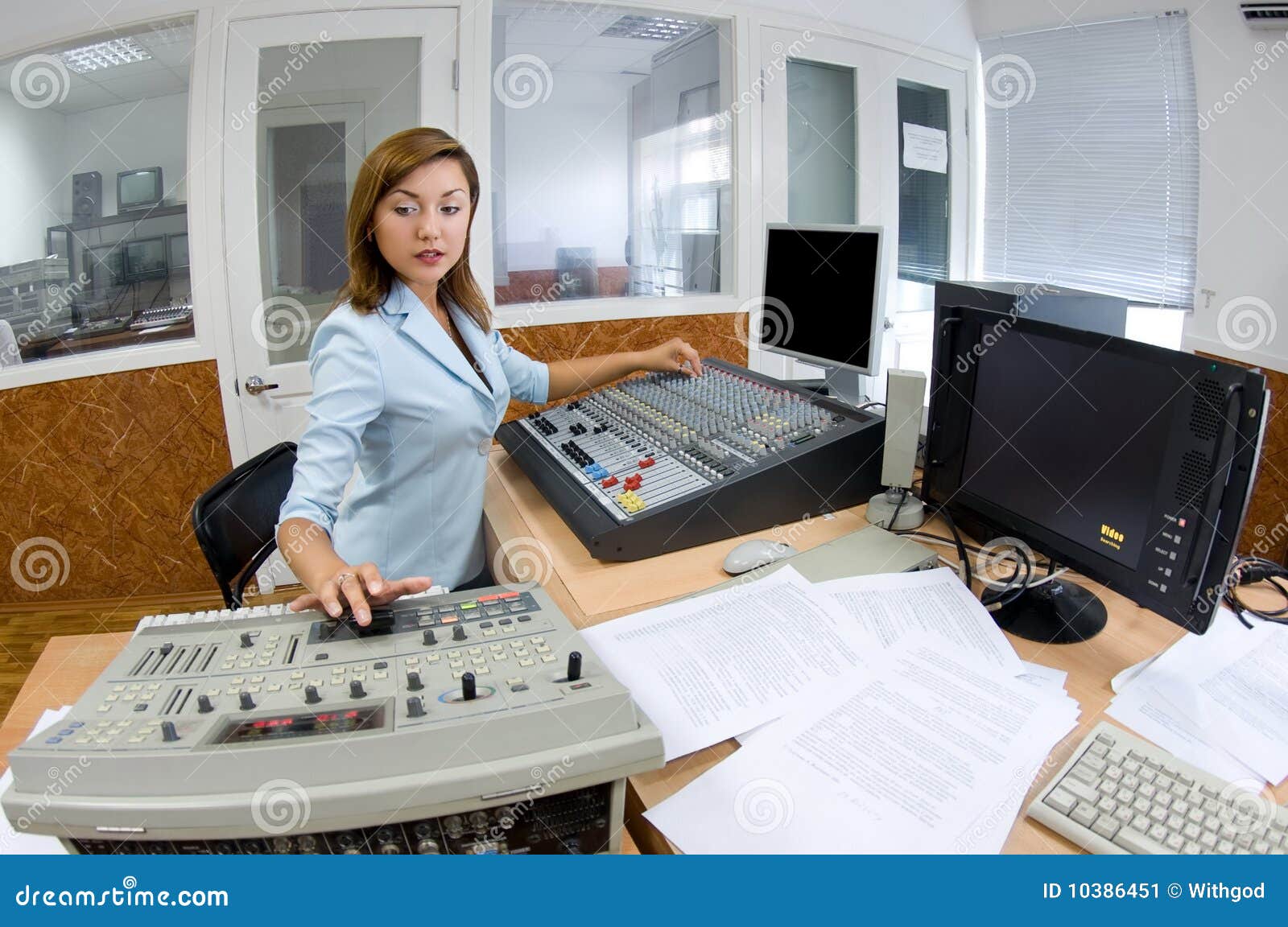 Director De La TV En El Editor Imagen de archivo - Imagen de panel ...