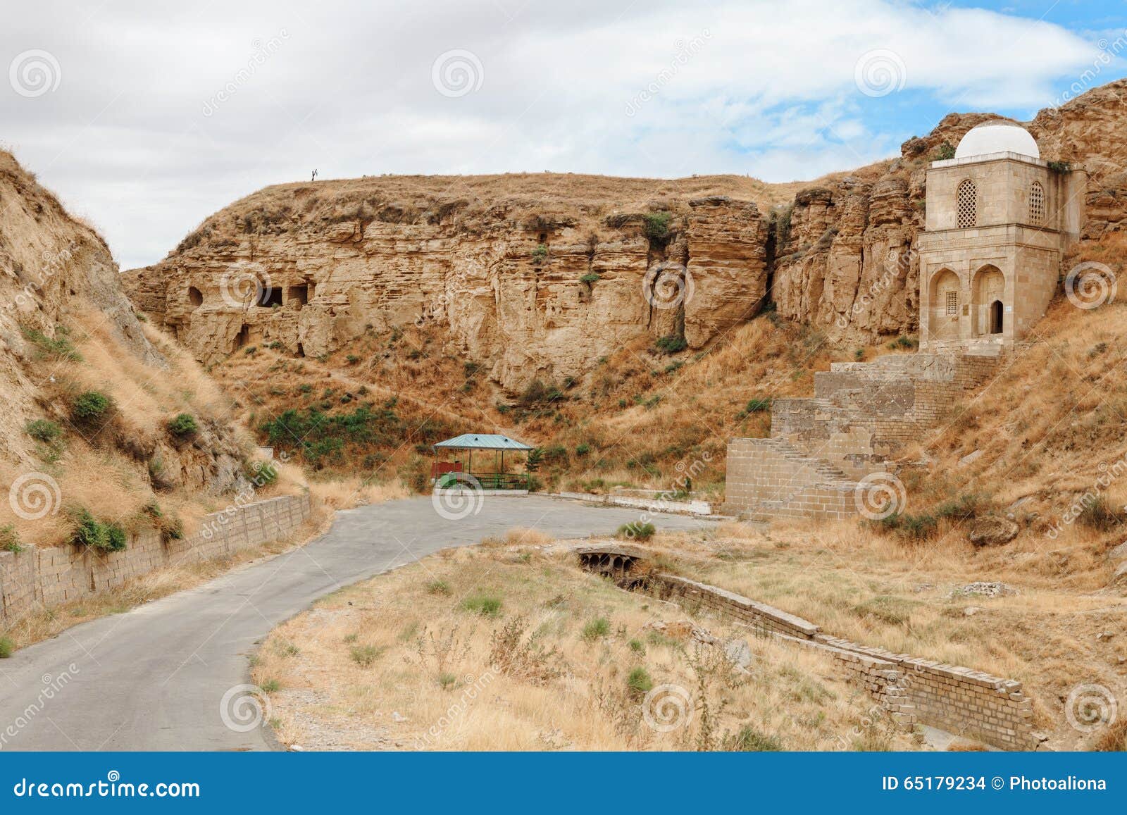 Diri Baba Mausoleum in Maraza Gobustan, Azerbeidzjan Stock Foto - Image ...