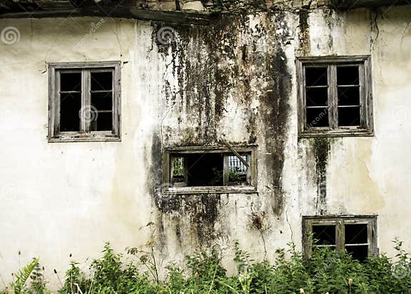 Dirty abandoned house stock image. Image of city, grunge - 91689753