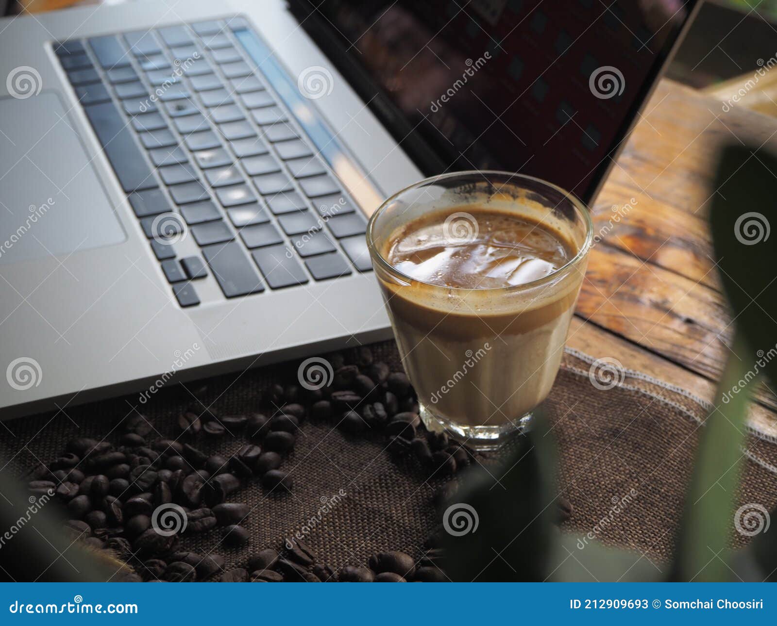 Dirty Coffee Cup in Cafe Bar Stock Image - Image of menu, brown: 212909693