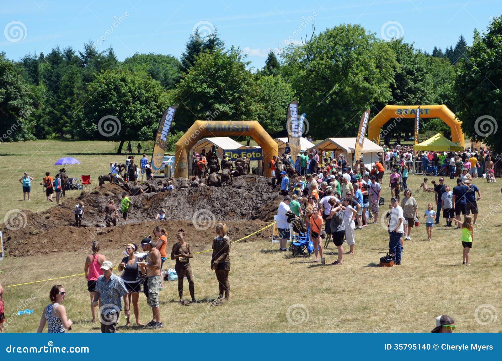Dirty Dash editorial image. Image of dirt, socks, colors - 35795140