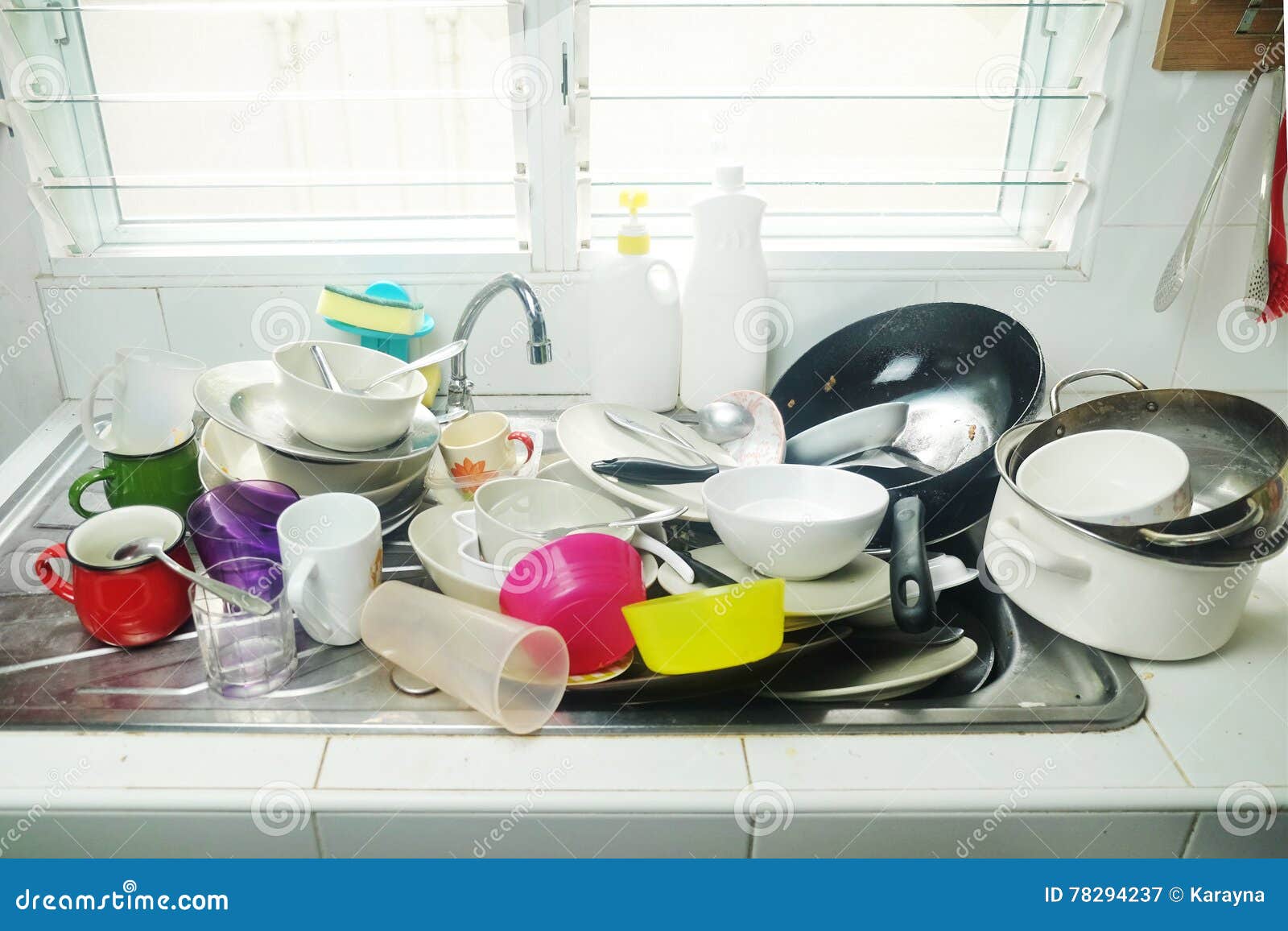 Dirty Plates,dishes in Sink Stock Image - Image of bowl, dirt: 78294237