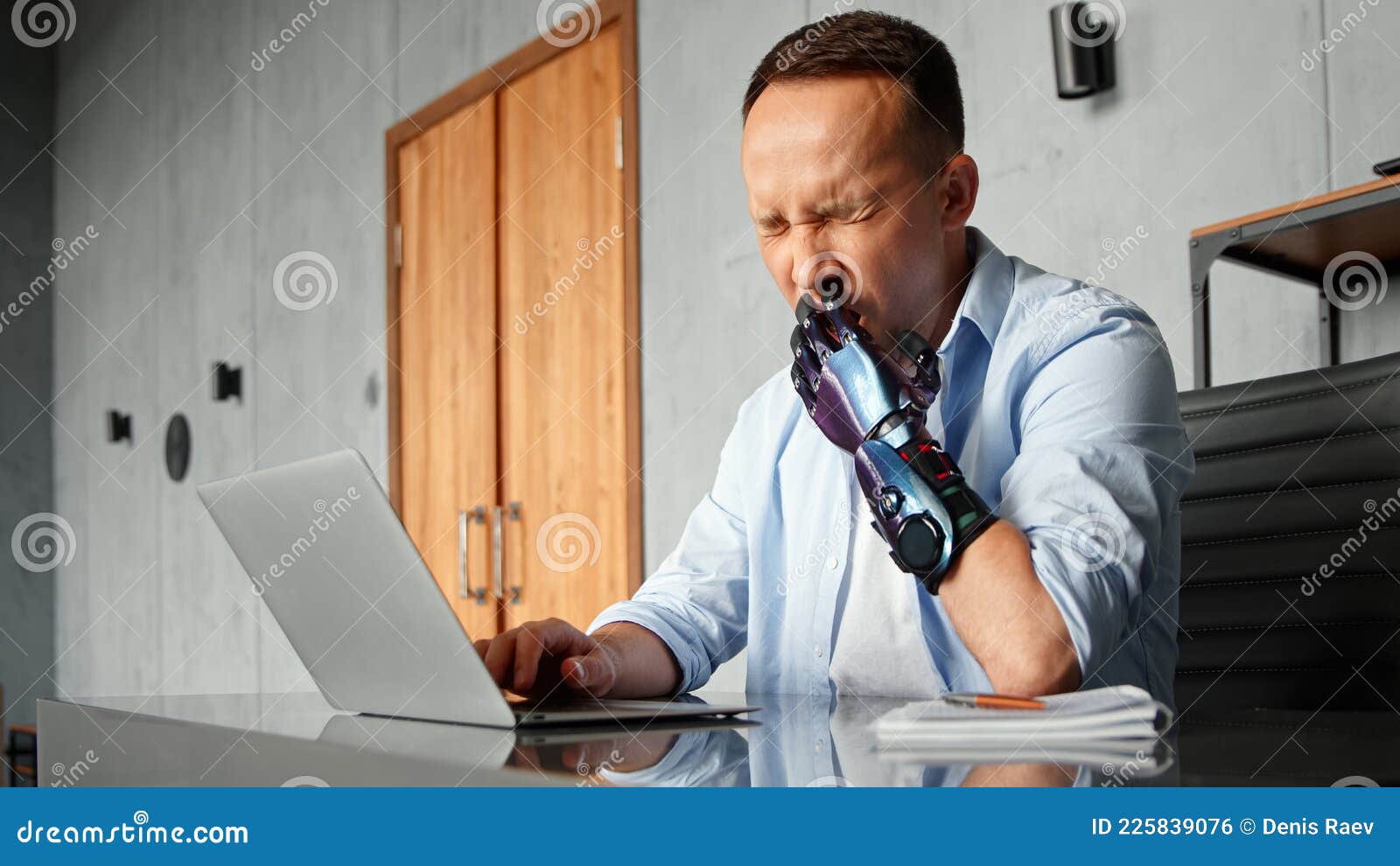 Disabled Programmer with Bio Hand High Tech Prothesis Solves Problem ...