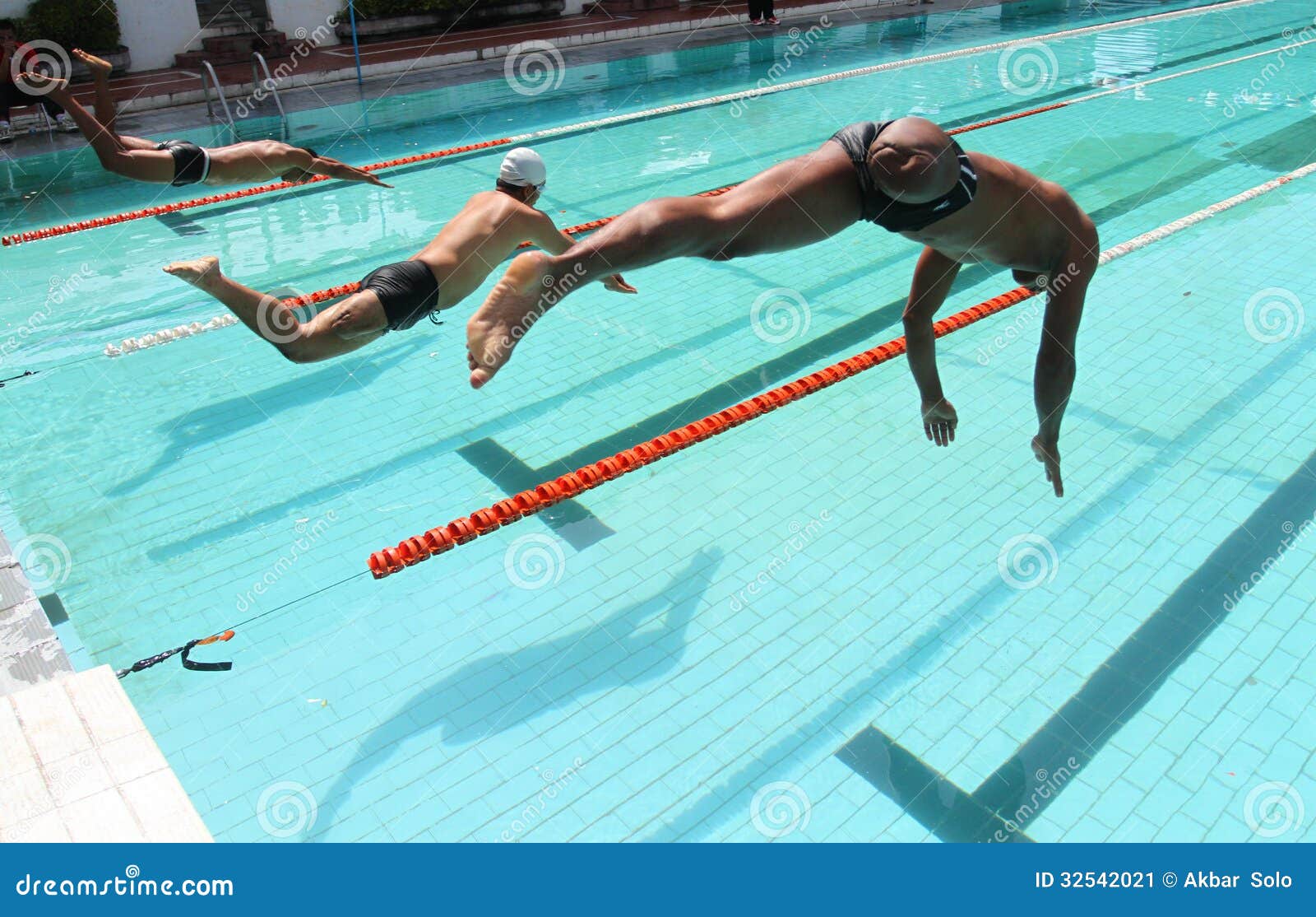 Disabled swimmer editorial photo. Image of recreation - 32542021