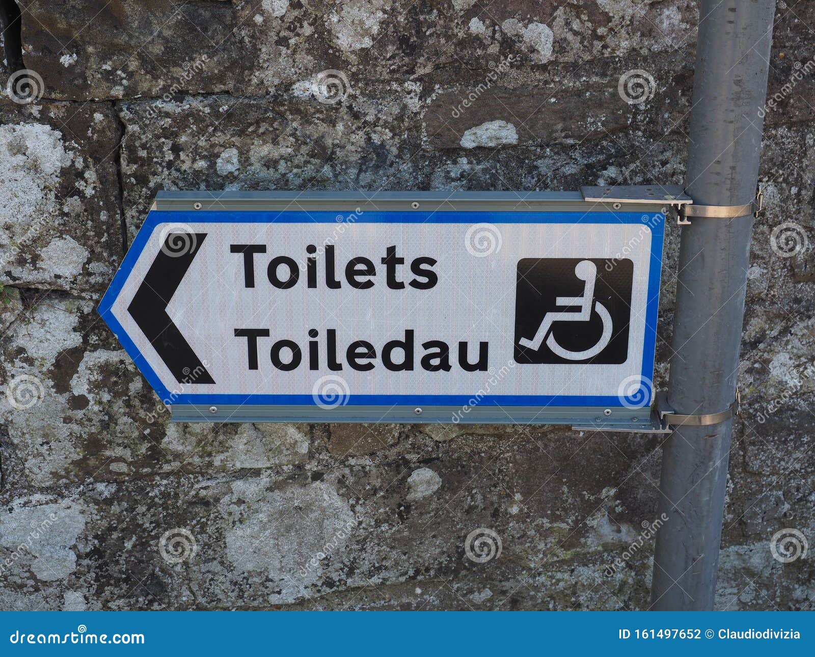 Disabled Toilets (toiledau) Sign in English and Welsh Stock Photo ...