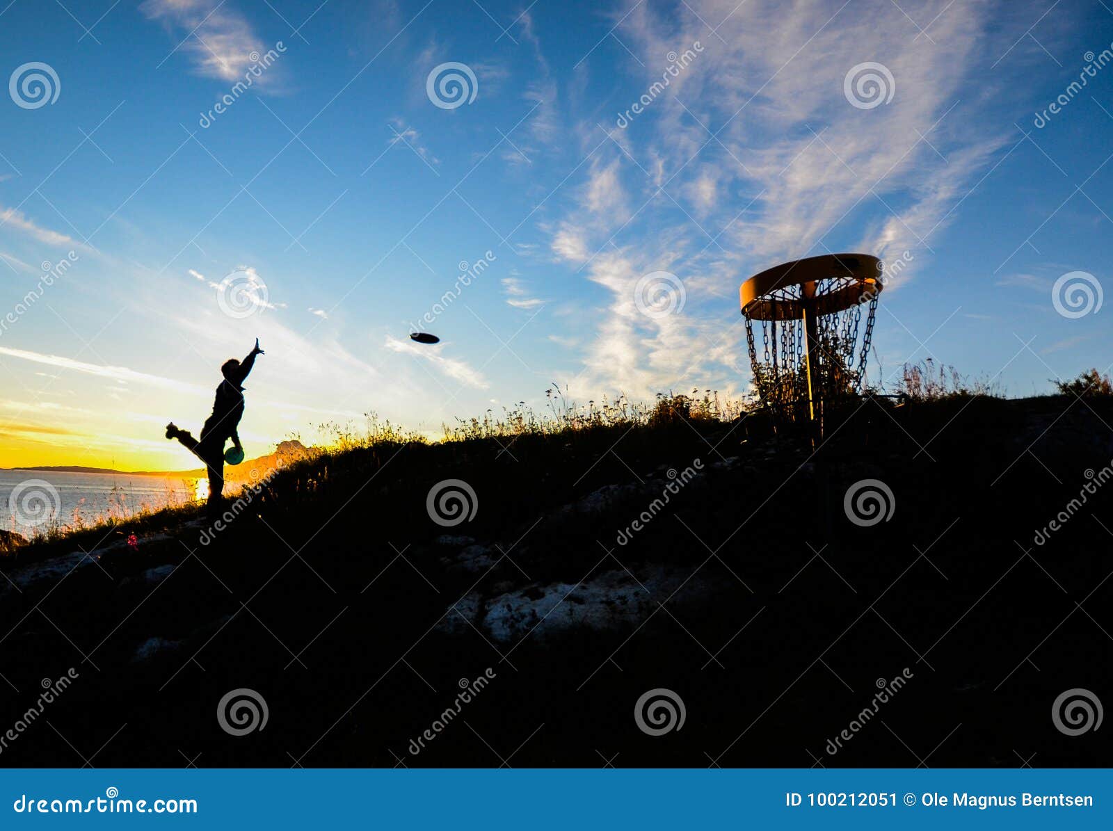 Disc golf sunset, Norway stock image. Image of play - 100212051