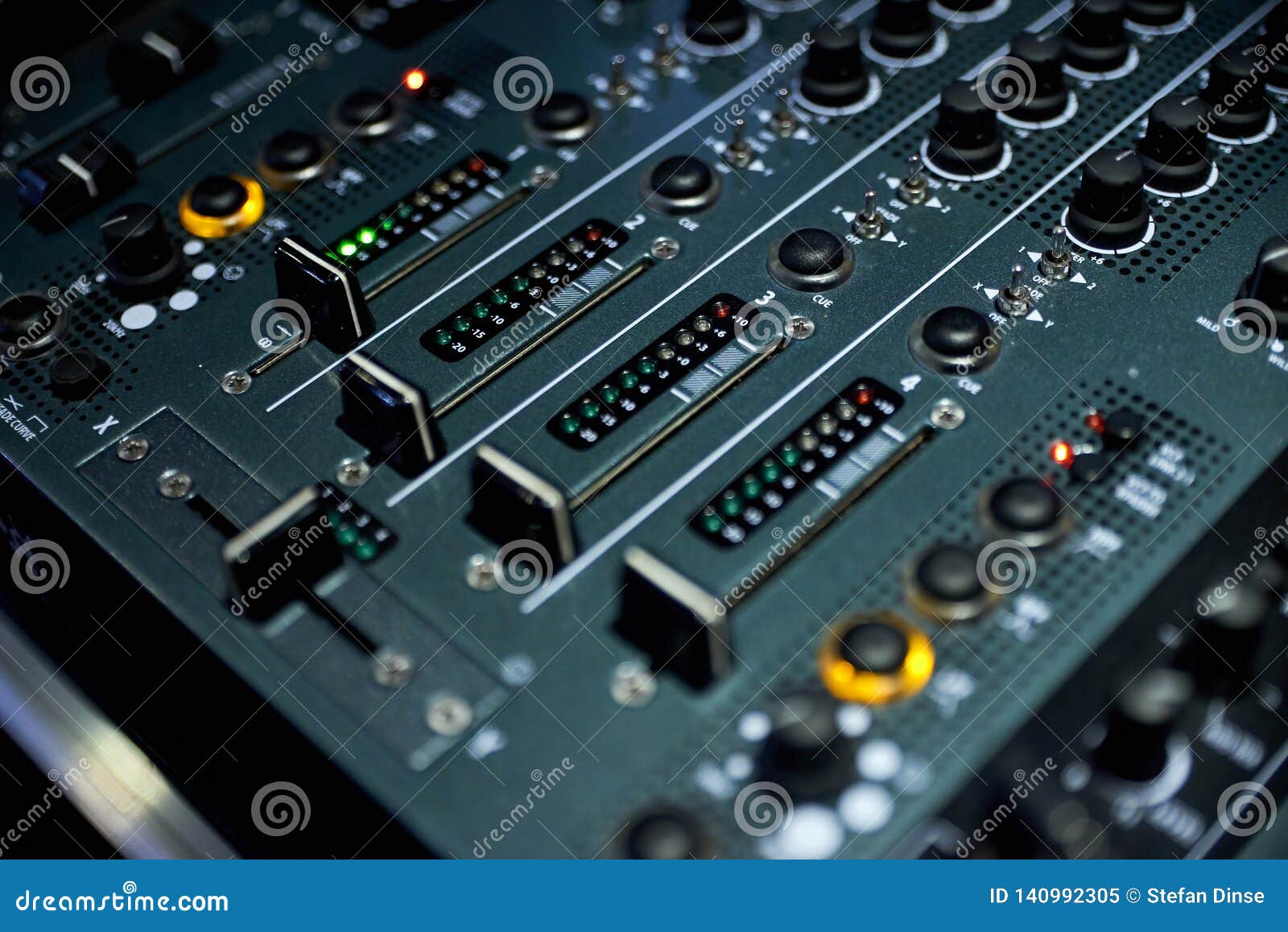 Disc Jokey Dj Audio Mix Pult Stock Image - Image of music, deck: 140992305