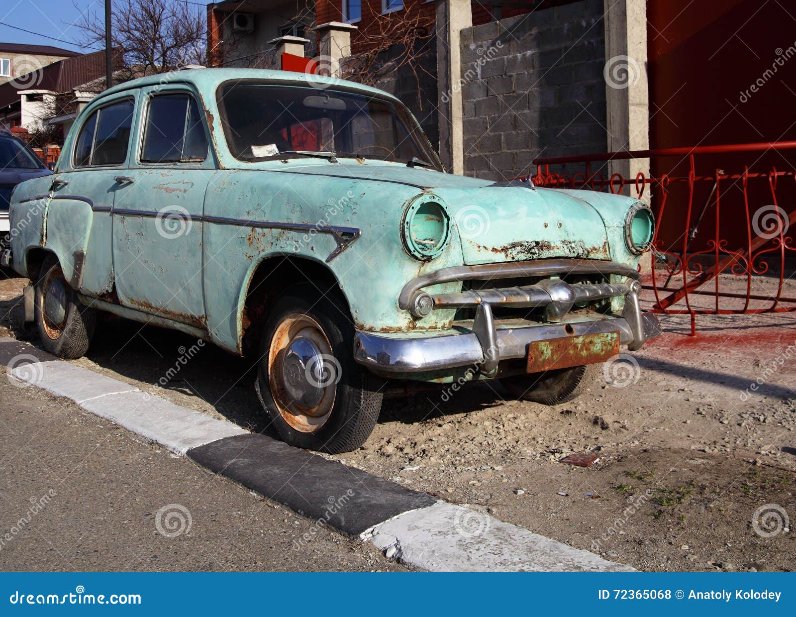 Discarded old grungy car stock photo. Image of grungy - 72365068